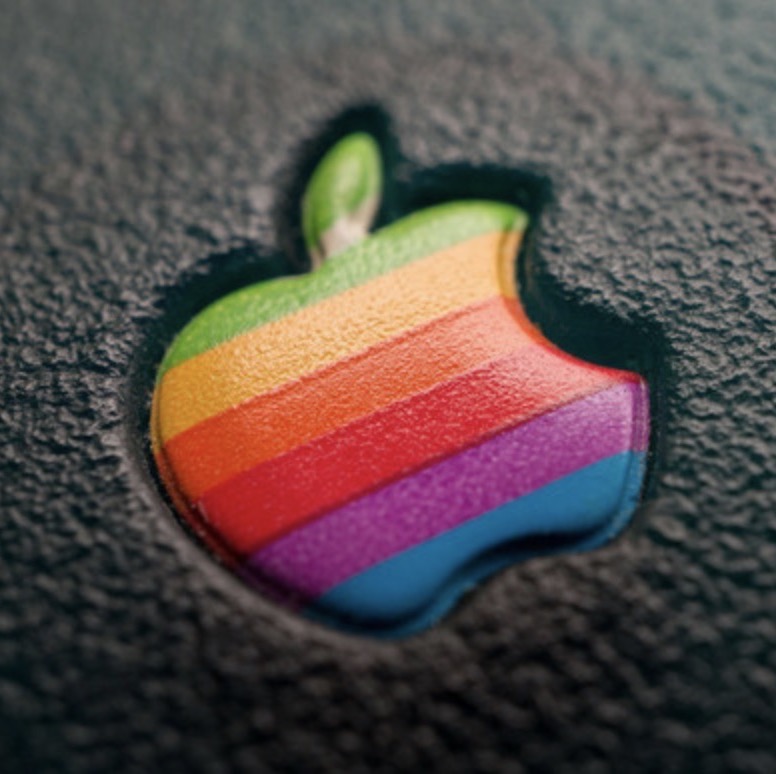 Moof! Cosa succede scattando una macro del vecchio logo Apple : SPIDER-MAC